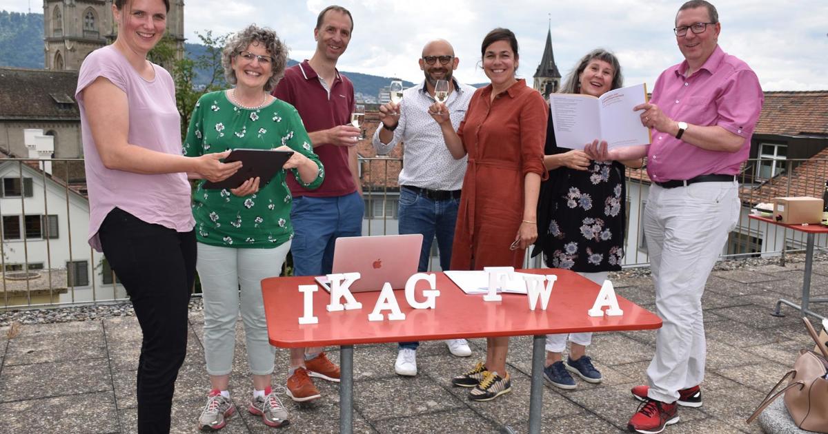 Glücklich ist, wer freiwillig arbeitet | Magnet